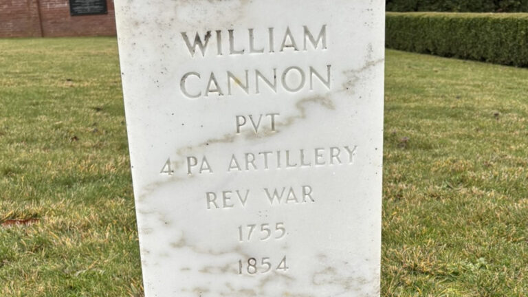 Wreath-Laying Ceremony at the Gravesite of American Revolutionary War ...